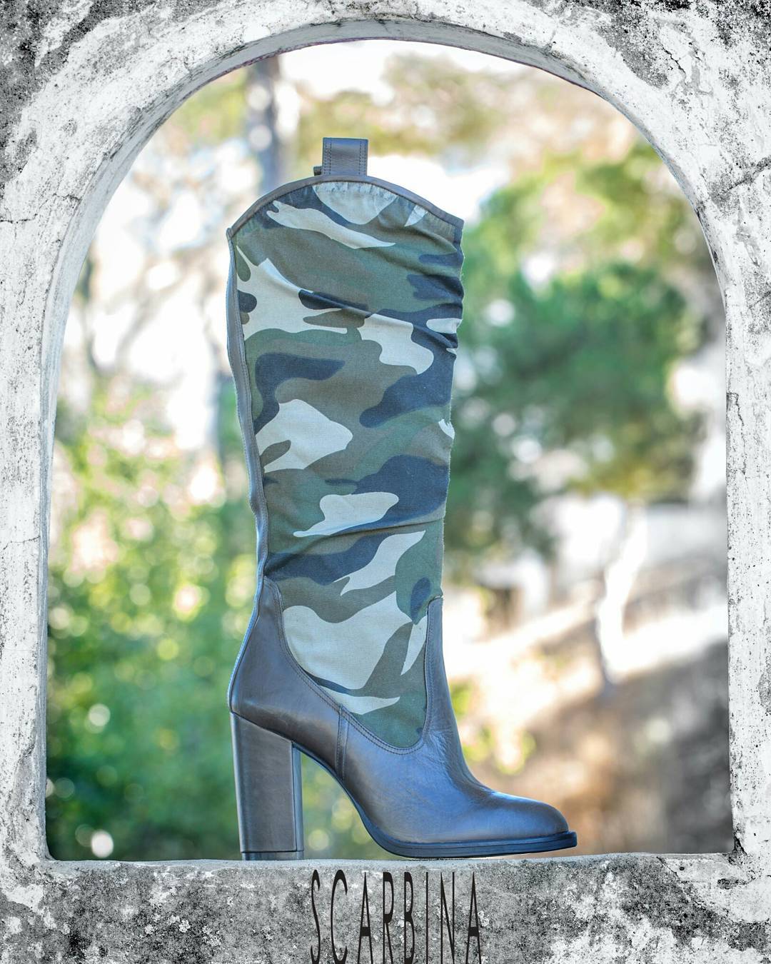 Camouflage wedding shoes | Beachweddingtips.com